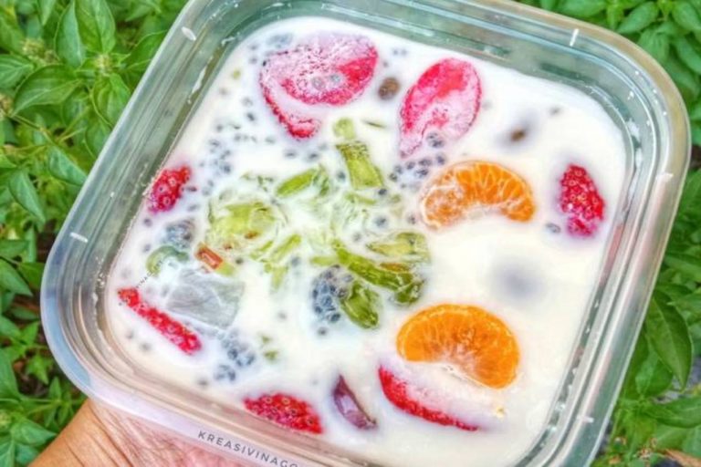12 Cara Membuat Es Buah Segar dan Nikmat di Rumah!