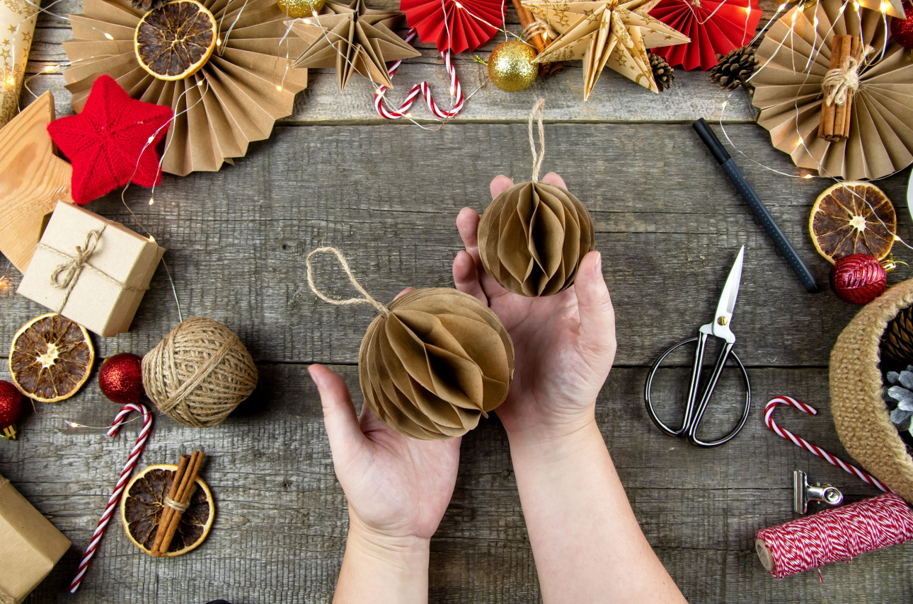 10 Ide & Tutorial DIY Dekorasi Hiasan Pohon Natal yang Unik dan Hemat ...